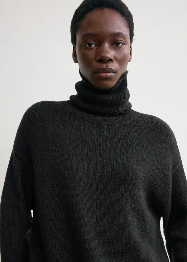 TOTEME Longline Turtleneck Sweater