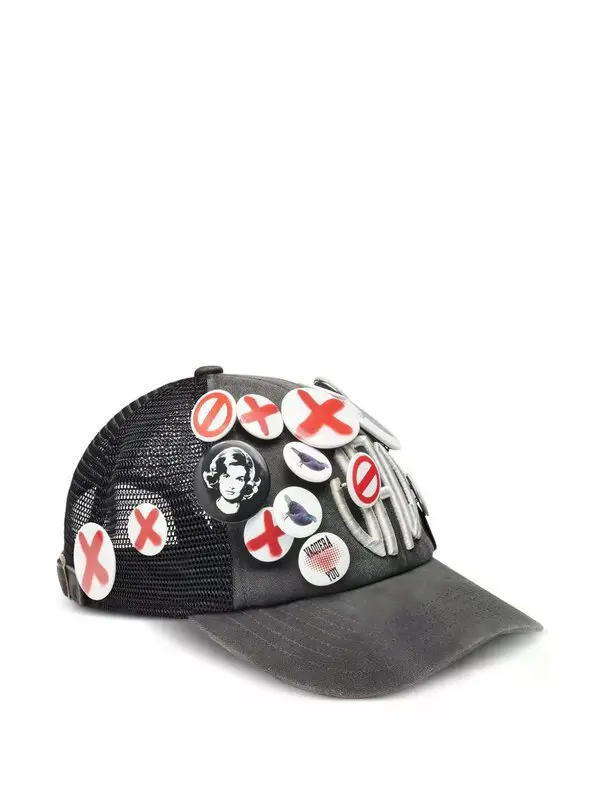 Vaquera Embroidered Cap With Pin Badges - Black