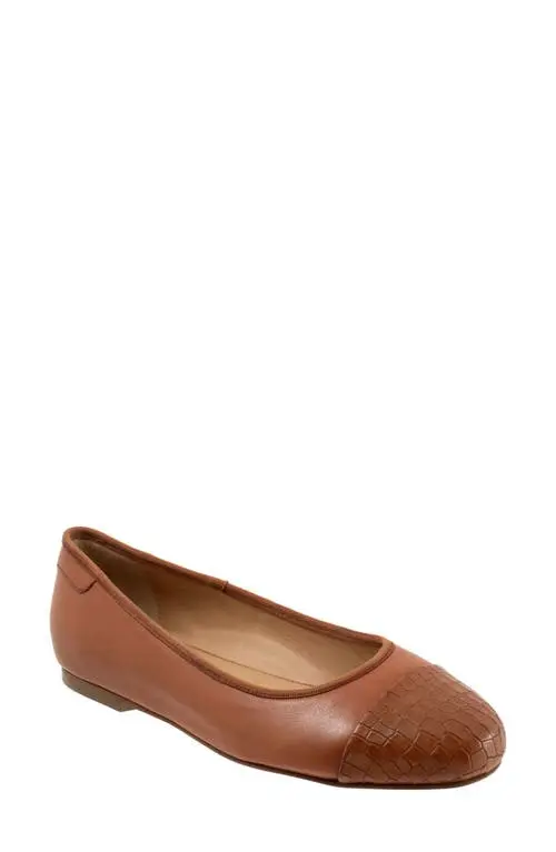 Trotters Clara Cap-toe Flats
