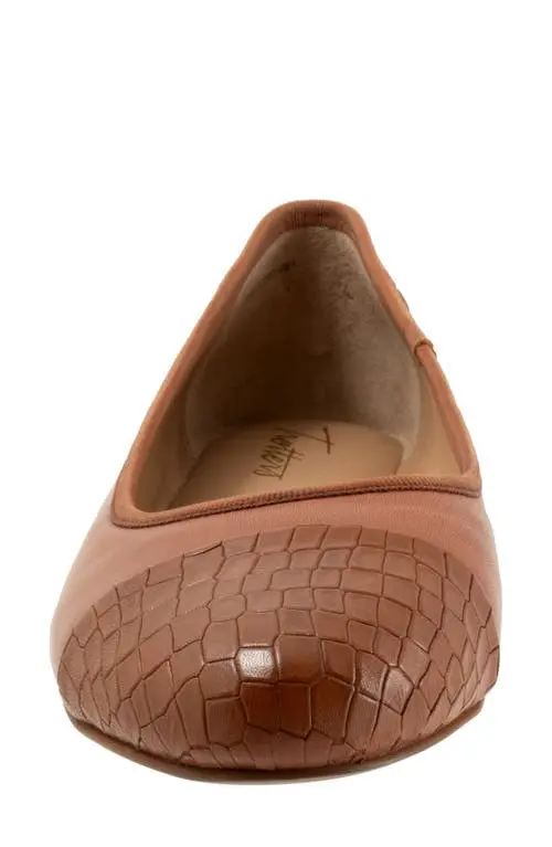 Trotters Clara Cap-toe Flats