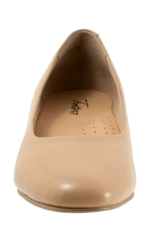 Trotters Denisse Wedge Pump - Beige