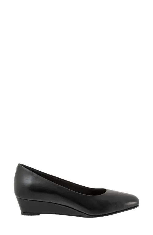 Trotters Denisse Wedge Pump - Black