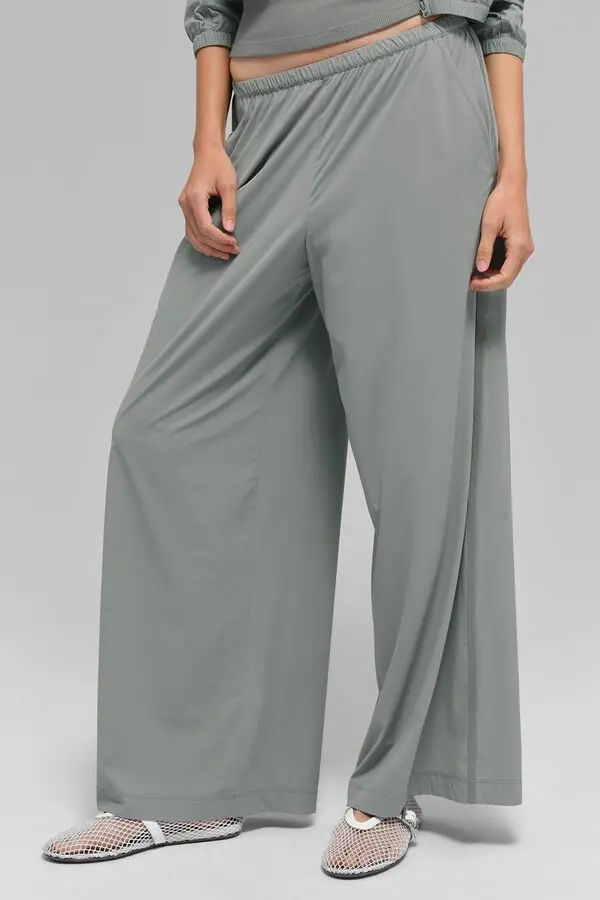 Alo Yoga Breezy Wide Leg Pant - Lunar Grey