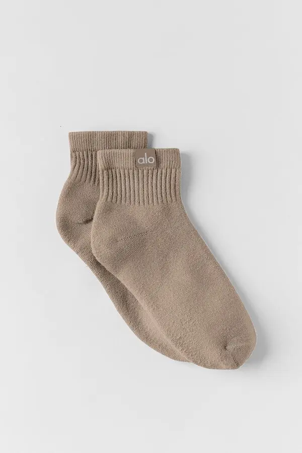 Alo Yoga Quarter Crew Street Socks - Gravel