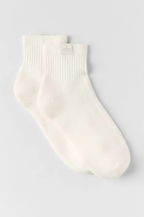 Alo Yoga Quarter Crew Street Socks - Ivory