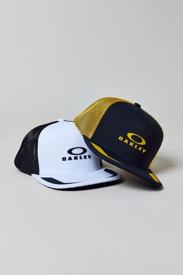 Oakley Podium Trucker Cap - Black/sulfide