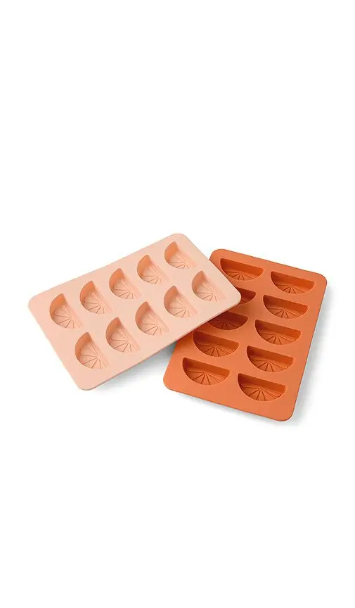 HERE'S HOW The Dotty Citrus Wedge Ice Tray