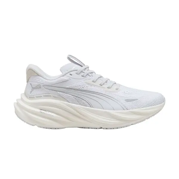 PUMA Wmns Magnify Nitro 3 Sneakers