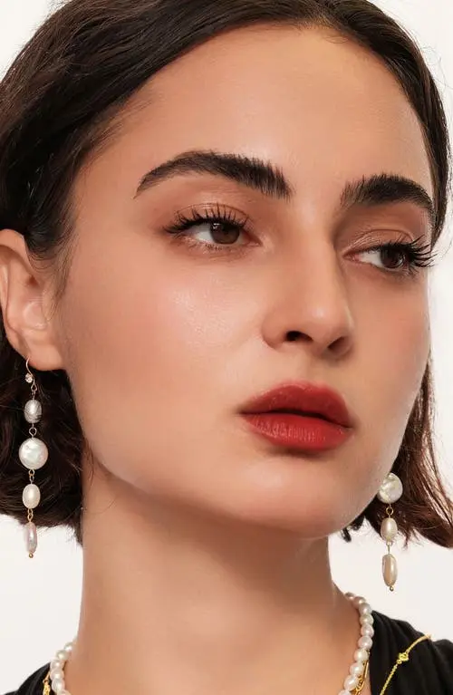 LA MENO Paseo Freshwater Pearl Drop Earrings