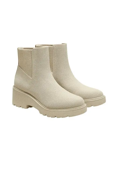 Vivaia Round-toe Platform Boots - Beige