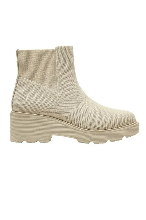 Vivaia Round-toe Platform Boots - Beige