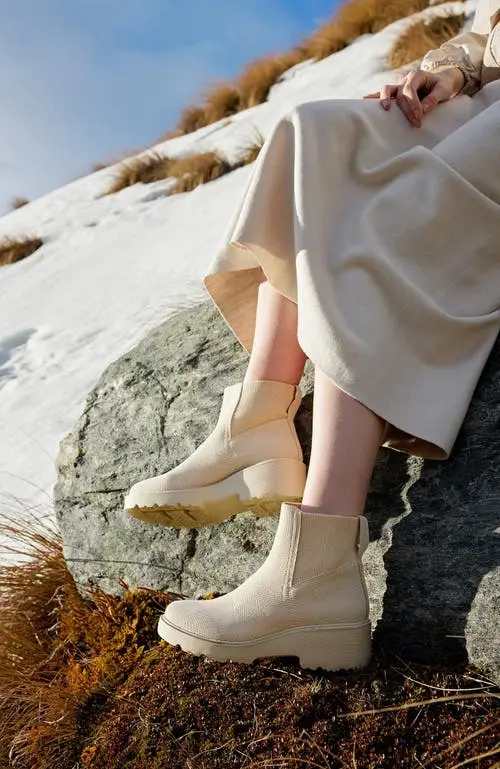 Vivaia Everly Round-toe Chunky Platform Travel Boots - Beige