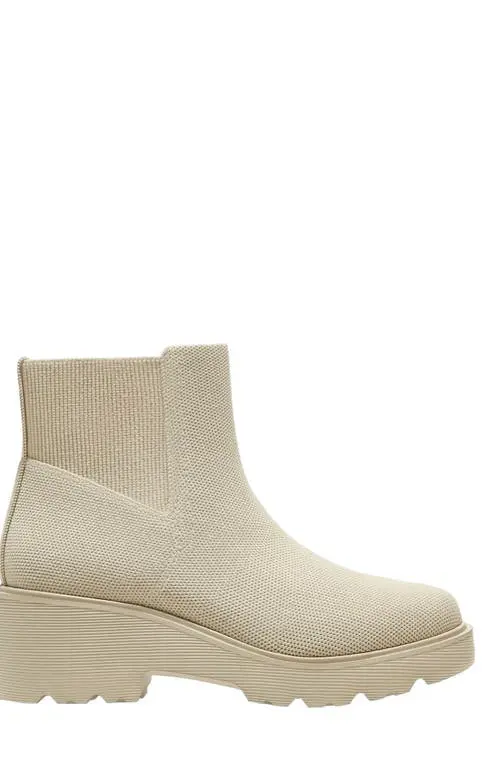 Vivaia Everly Round-toe Chunky Platform Travel Boots - Beige