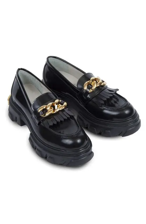 URBNKICKS Leather Loafer With Gold Chain