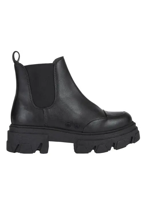 URBNKICKS Chelsea Cap Toe Boots