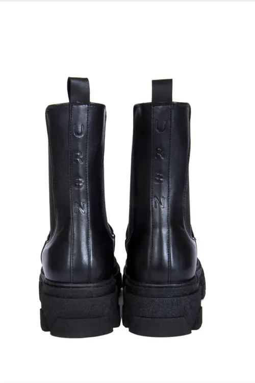 URBNKICKS Tall Chelsea Boots