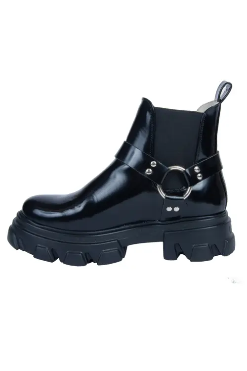URBNKICKS Chelsea Strap Boots