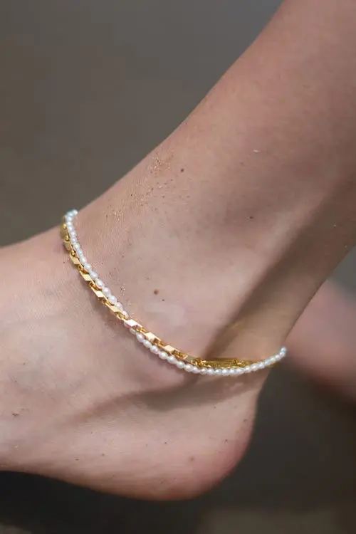 CLASSICHARMS Madison Layered Pearl Anklet