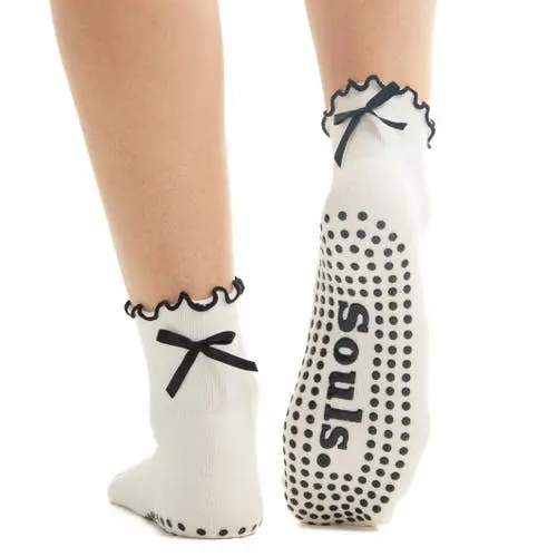 SOULS. Ruffle Bow Ankle Grip Socks