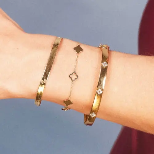 THE LOVERY FINE JEWELRY Open Clover Bracelet