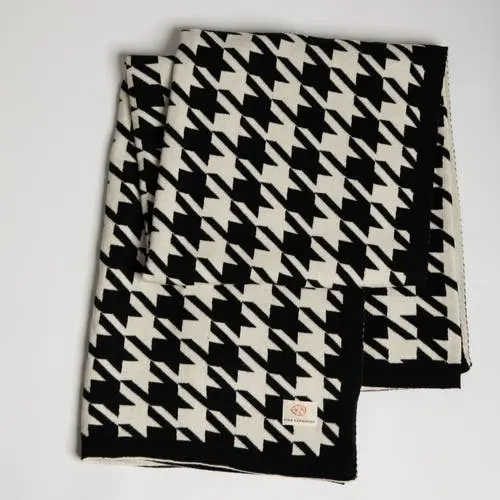PINK LEMONADE Houndstooth Organic Cotton Throw Blanket - Black