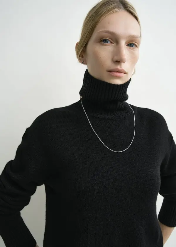 TOTEME Cashmere Turtleneck