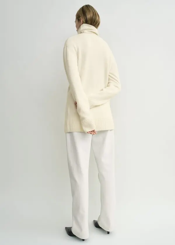 TOTEME Cashmere Turtleneck
