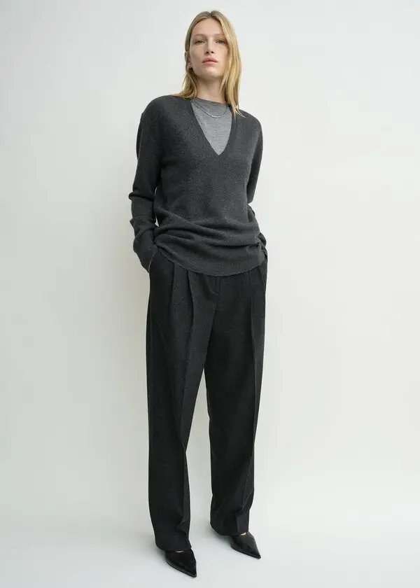 TOTEME Cashmere V-neck Knit - Grey