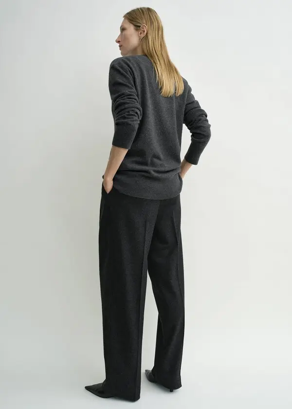 TOTEME Cashmere V-neck Knit