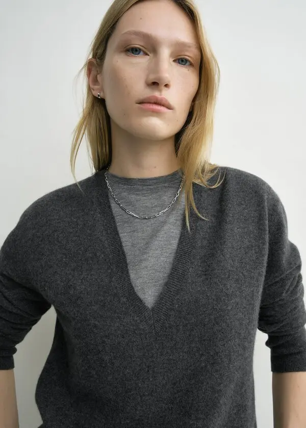 TOTEME Cashmere V-neck Knit