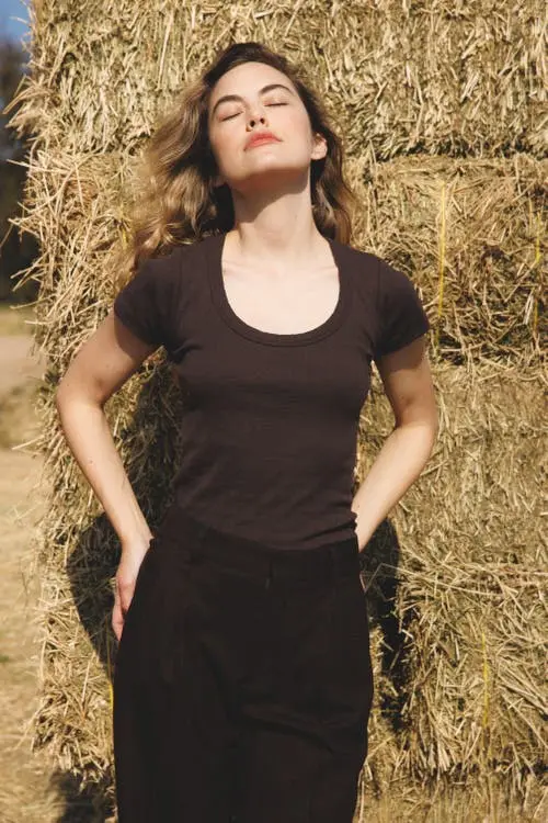 VIR VITA Pointelle Scoop Tee - Espresso