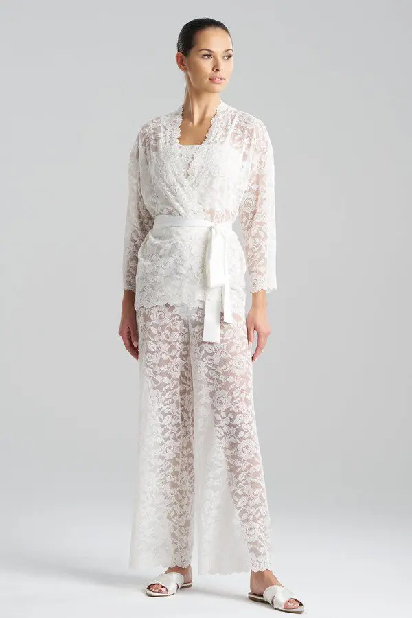 Natori Peony Allover Lace Wrap - White