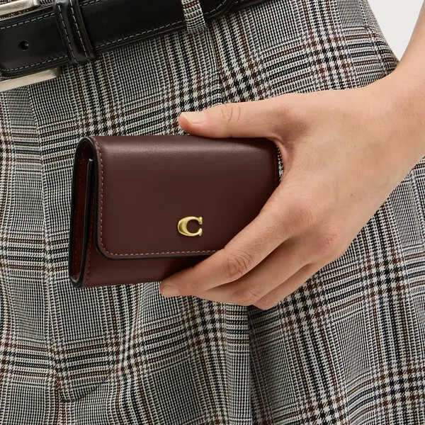 COACH Essential Flap Card Case - Brass/maple