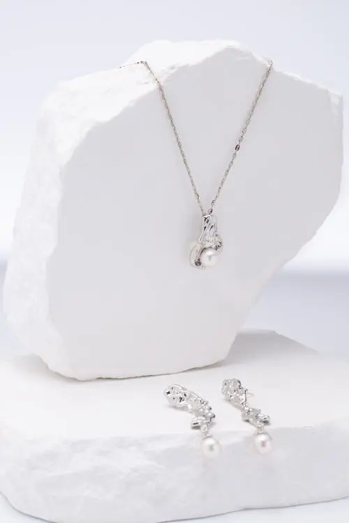 CLASSICHARMS Nyla Molten Freshwater Pearl Drop Earrings - Silver