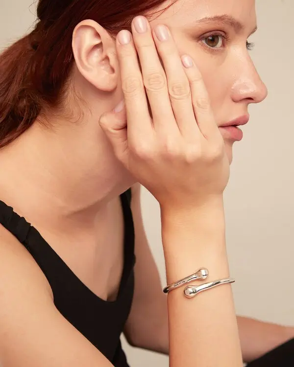 UNODE50 Sterling -plated Metal Alloy Rigid Bracelet With Inner Spring - Silver