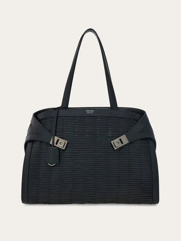 FERRAGAMO Hug Shoulder Bag - Black