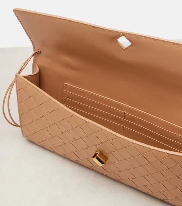 Bottega Veneta Andiamo Intrecciato Leather Clutch - Beige