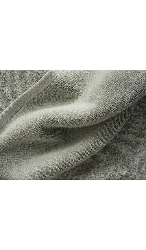 PARACHUTE Premium Plush Hand Towel