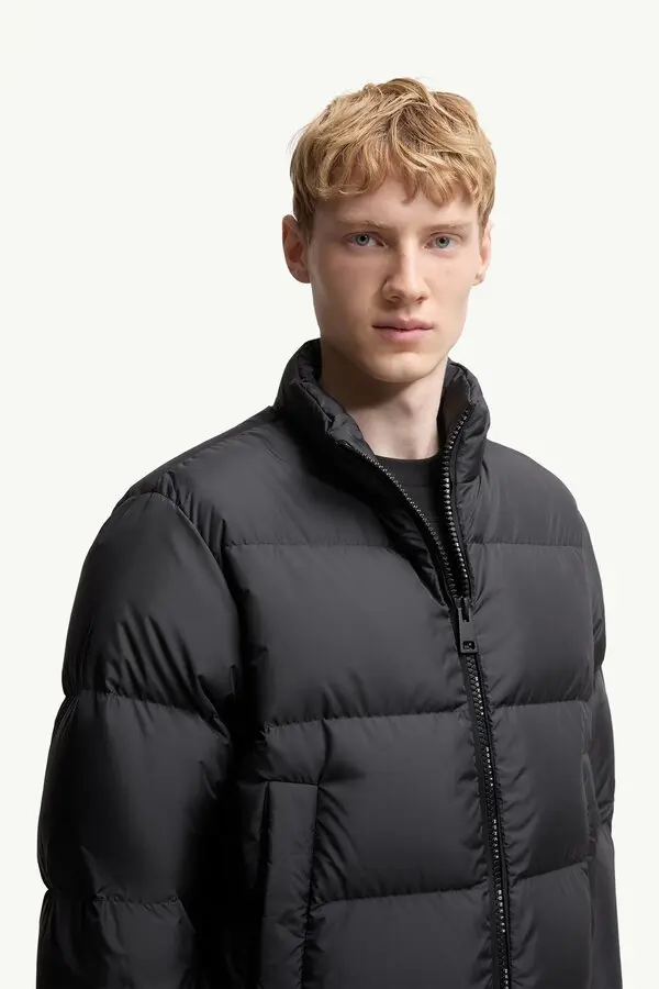Moncler Erterle Short Down Jacket - Black