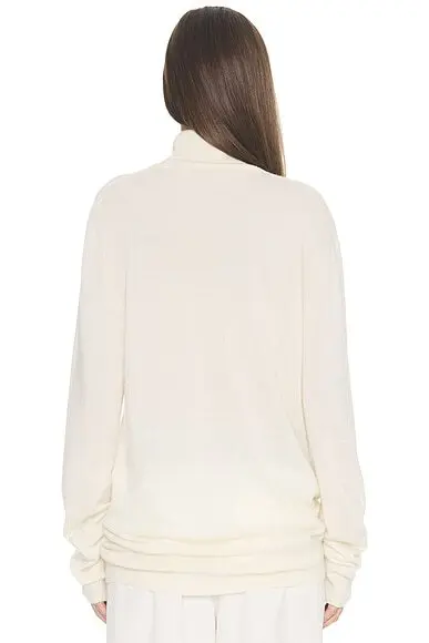 THE ROW Lizzy Cashmere Turtleneck Sweater
