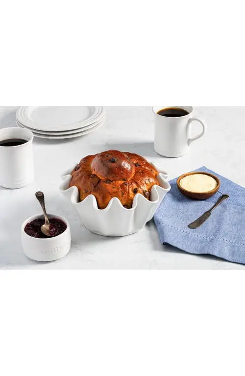 LE CREUSET Ruffle Brioche Baker Pan