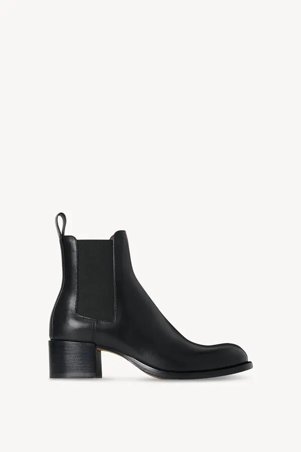THE ROW Nobilis Leather Chelsea Boots - Black