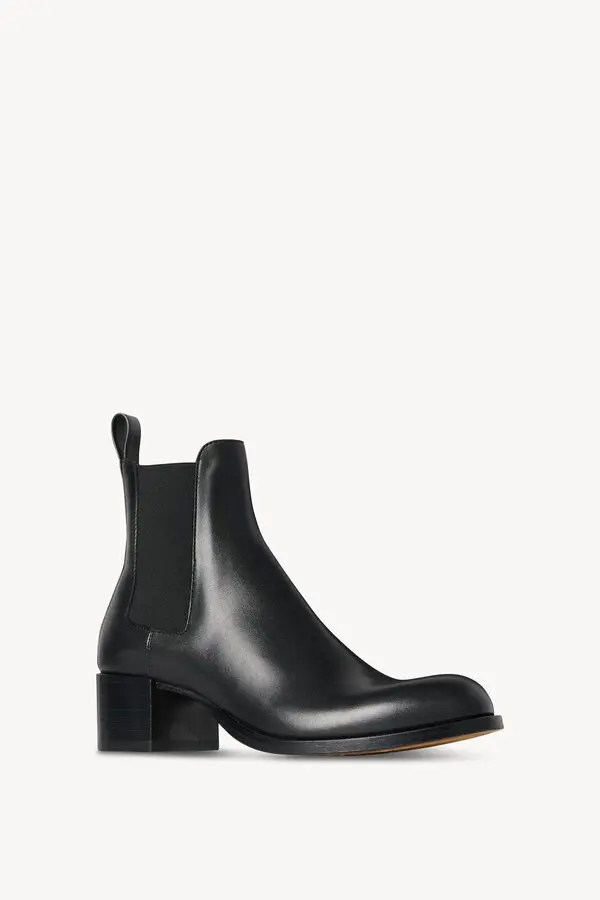 THE ROW Nobilis Leather Chelsea Boots - Black