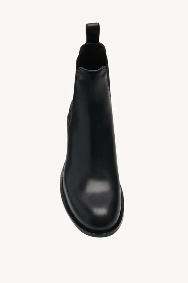 THE ROW Nobilis Leather Chelsea Boots - Black