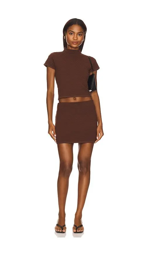 Line & Dot Grove Top