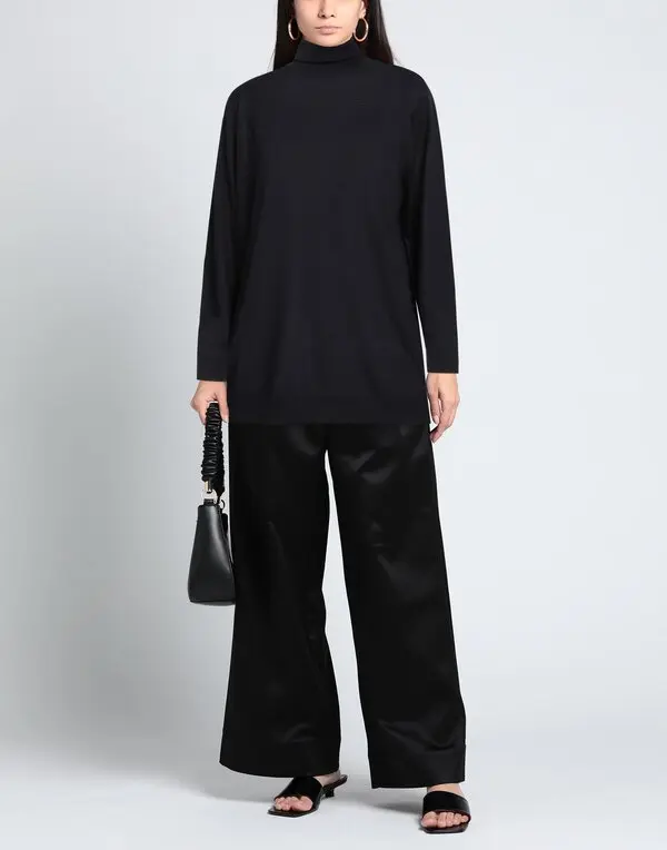 GOTHA Turtleneck Wool Top