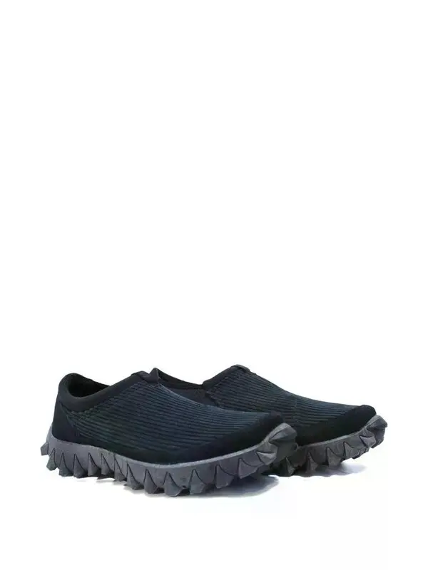 SALOMON Slip-on Sneakers