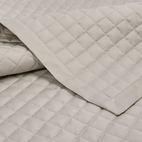 AMALIA HOME COLLECTION Vita Quilted Sateen Bedspread, Queen