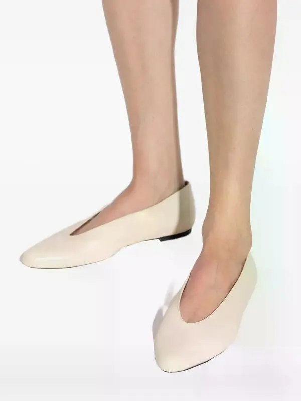 NEOUS Beid Pointed-toe Leather Ballet Flats - White