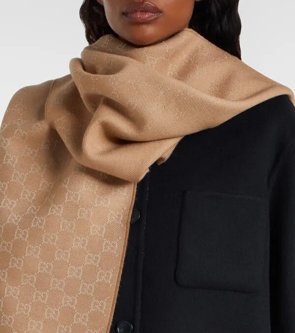 Gucci Gg Wool Jacquard Scarf - Beige